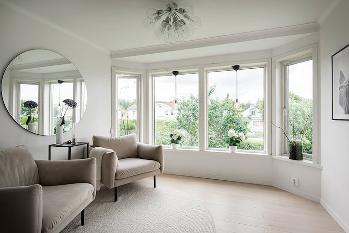 Enplansvilla Med Bubbelpool, Parkering, Stor Tomt. - Täby