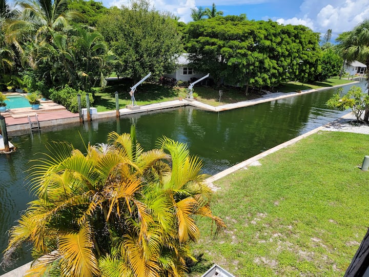 Peaceful Longboat Key Canal Home - Longboat Key
