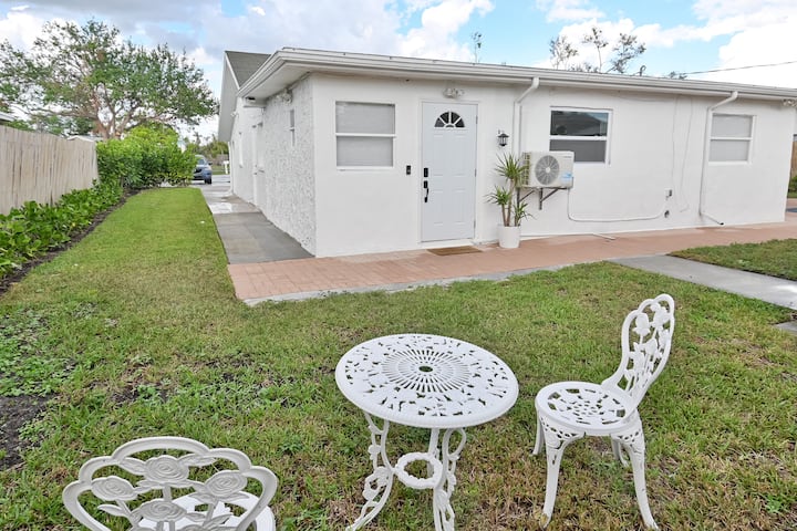 Newly Renovated Studio 5 Min From Beach - Naples, FL