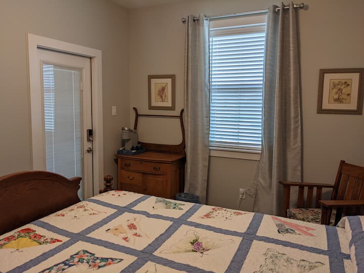 Private Guest Suite In New Home - Bryan, TX
