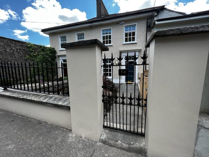 Beautiful 4 Storey 2 Bed House Victorian Quarter - Cork, Ireland
