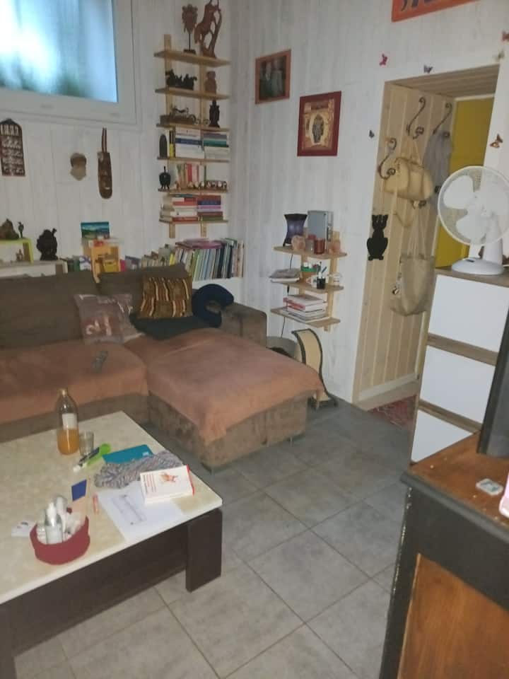 Bassens (Savoie)
Chambre 2 Adultes 2 Enfants - Challes-les-Eaux