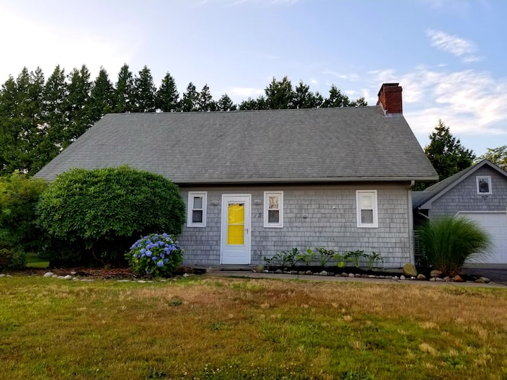 Walk To Beach, Newly Renovated Cape Cod - Narragansett, RI