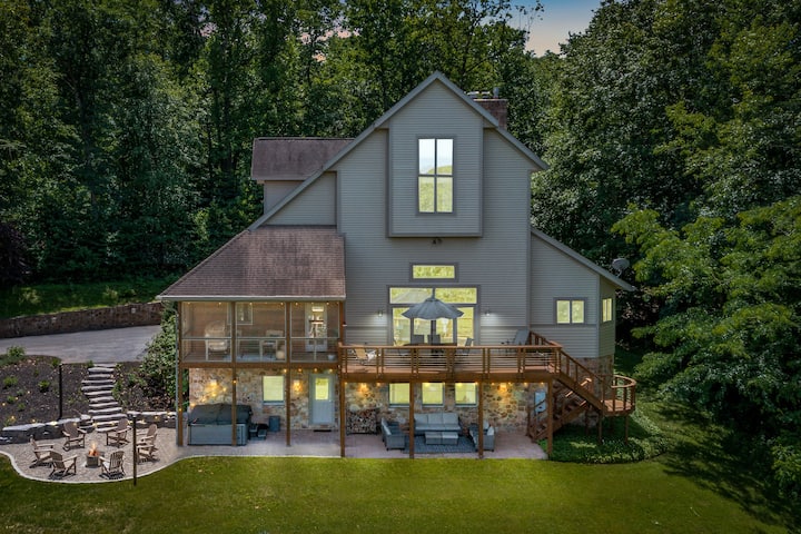 Sleeps 19+ With Hot Tub, Game Room & Swing Set - デンバー, PA