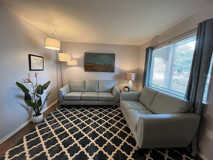 First Floor 1-bedroom Apt With Off-street Parking - Baton Rouge, LA