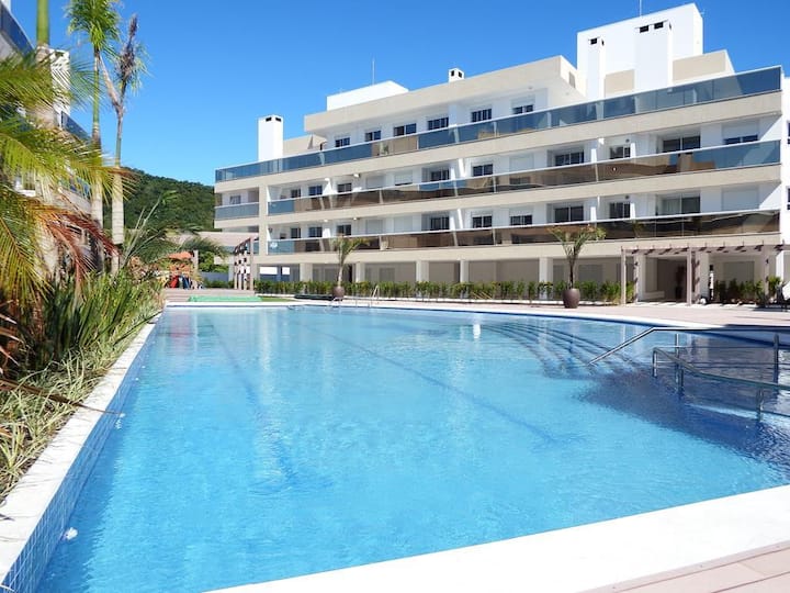 Apto 2 Quartos Em Jurerê, Piscina Enorme. - Florianópolis