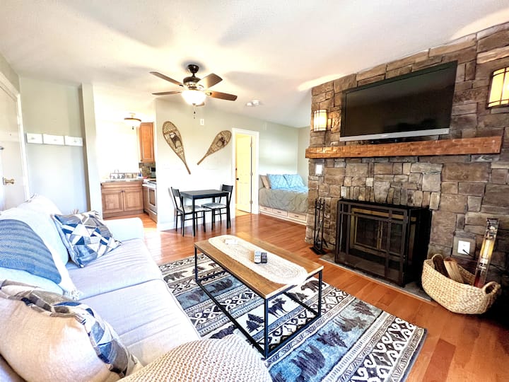 Windy Peak Place Resort Pool/hottub/ski/sledding! - Banner Elk, NC