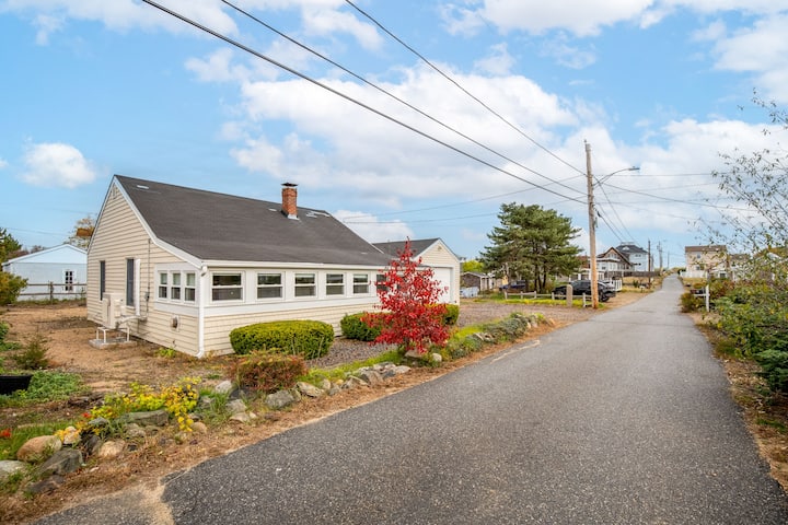 Cozy Cottage Steps From The Beach - Newburyport, MA