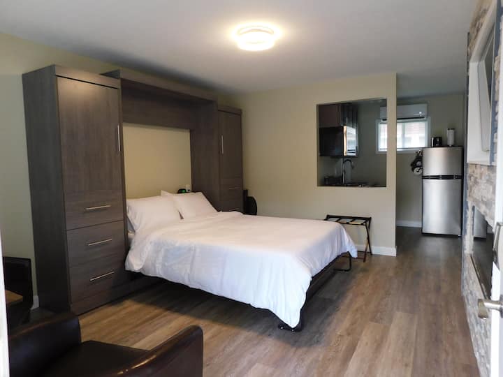 Renovated Studio Unit 4 Near Msu - East Lansing, MI