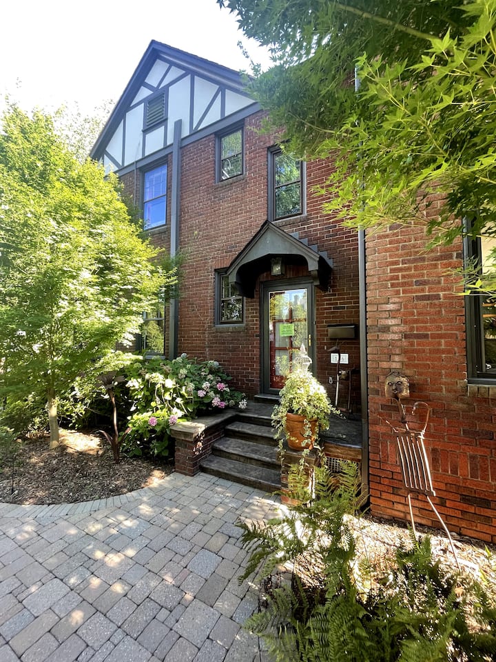 Bearson Villa -- Pvt Apt. Near Dwntwn And Lru - Hickory, NC