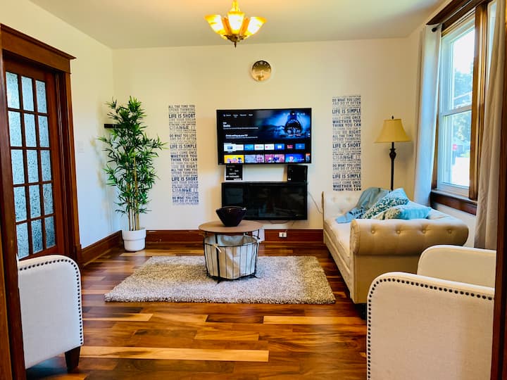 Stunning 5bdrm Home*huge Bckyrd*recroom* - Niagara Falls