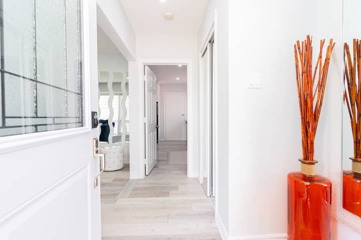 Modern Home With Backyard Oasis Near Airport - Brampton