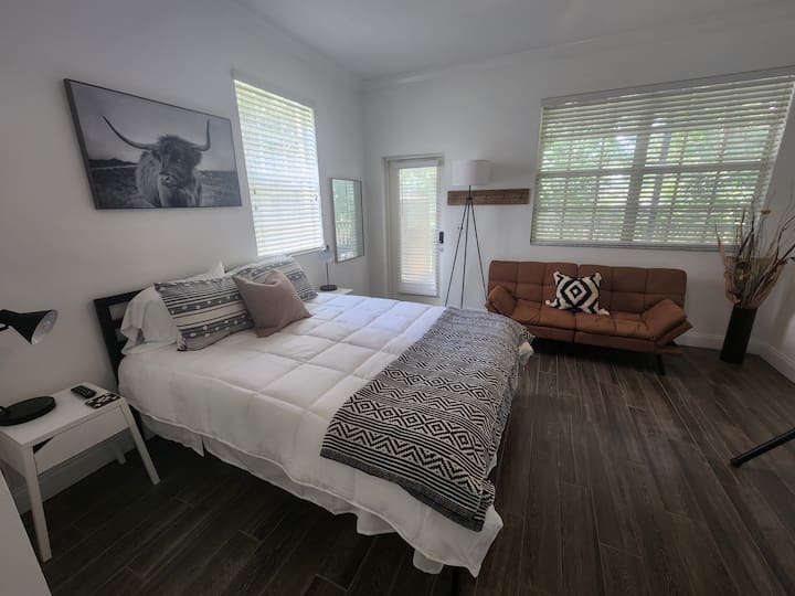 Beautiful Private Bedroom In South Tampa - Tampa, FL