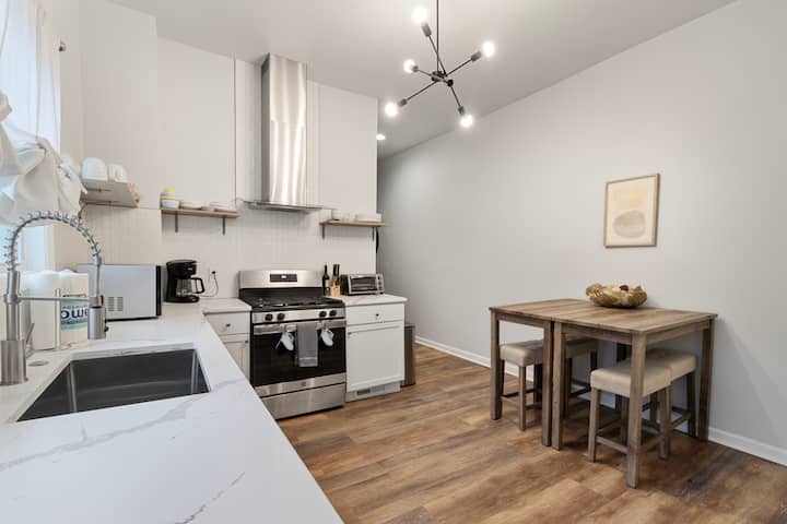 Single Level 2 Bedroom- Minutes From Downtown! - Cincinnati, OH
