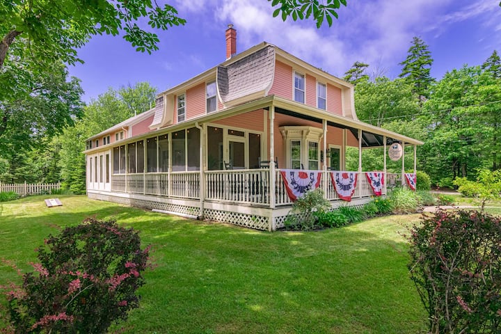 Cozy Winter Island Escape For You And Your Faves - Portland, ME