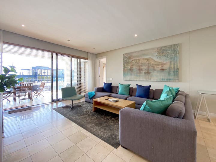 Sunny And Spacious At The V&a Marina - Cape Town