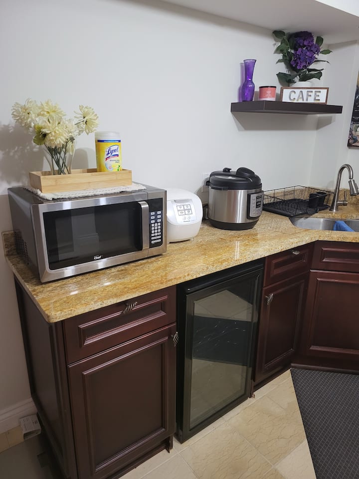 Beautiful 2 Bedrooms Basement Suite With Hot Tub! - Red Deer