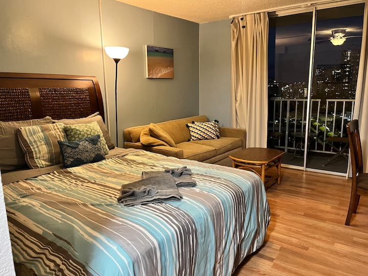 Waikiki Inn On The Park 11th Floor Studio - Honolulu, HI