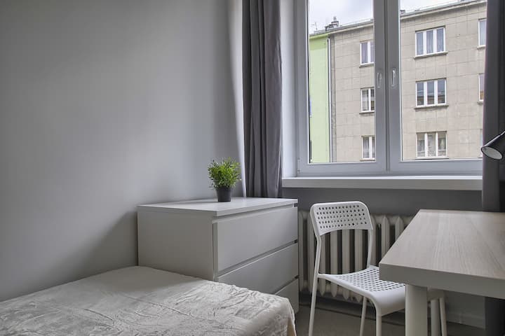 Cute Room In Huge Apartment In City Center - Warsaw