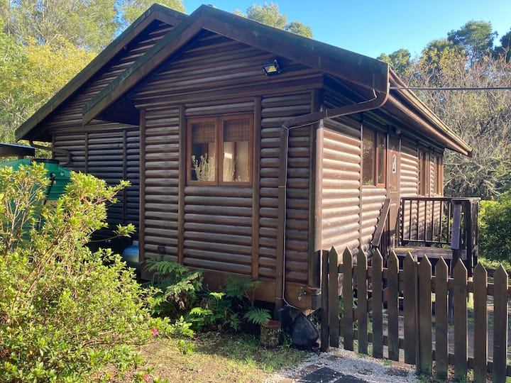 Tilting Trees Forest Lodge Little Log Cabin - Harkerville