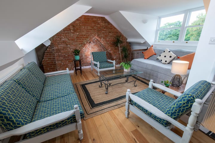 Beautiful Flat, Sleeps 5, With Great Pub En-suite! - Canterbury