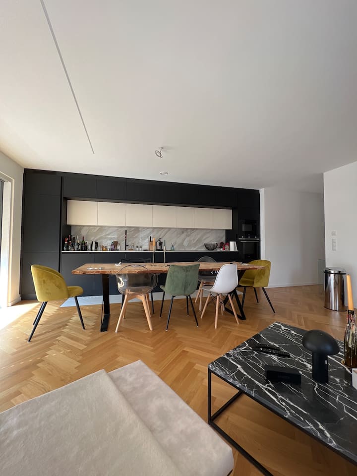 Magnifique Appartement, Terrasse, Parking Privé - Fels