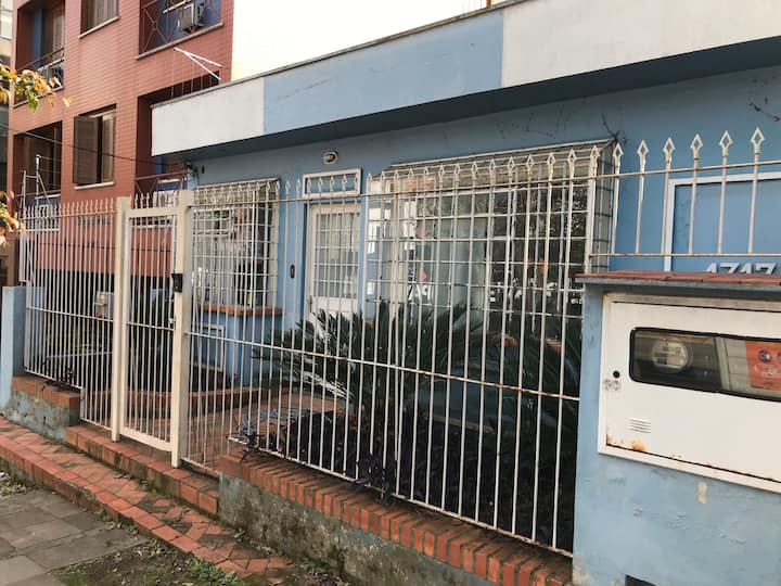 Casa Para 9 Pessoas A Uma Quadra Da Dom Pedro 2. - Porto Alegre