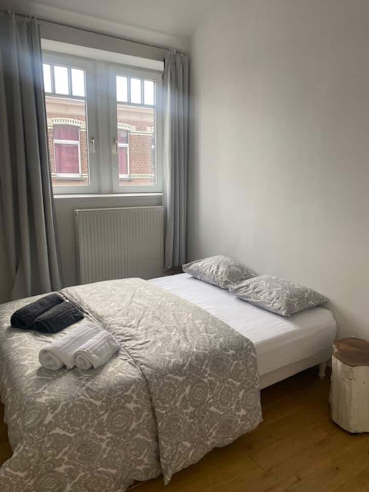 Privekamer In Rijwoning Dubbel Bed - Aartselaar