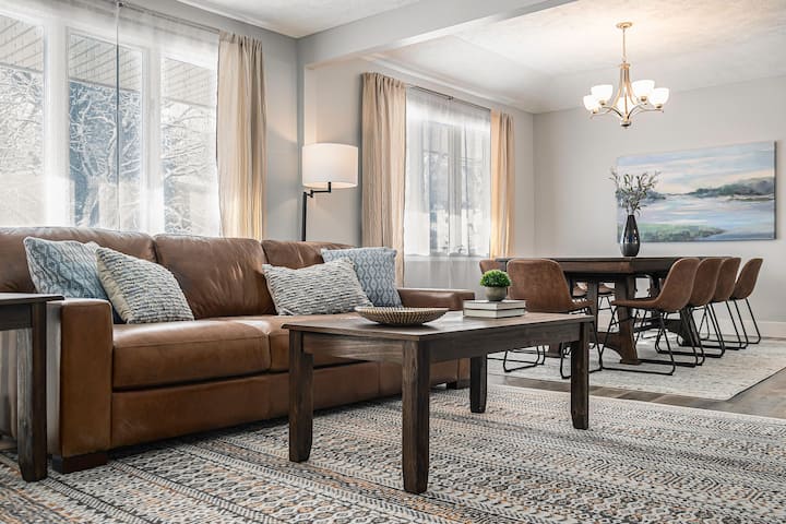 Willow Wood Wonder | Luxury Living | Insta Wall - 오마하