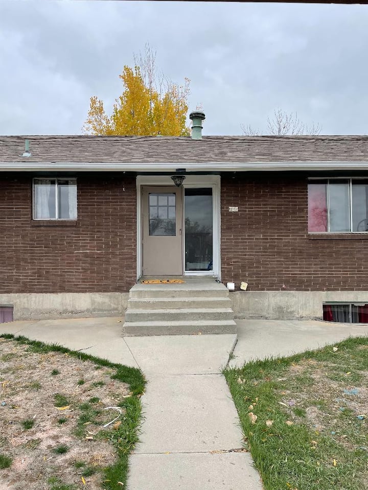 A Large Cozy 6 Bedroom Home In Thermop/hot Springs - Thermopolis, WY