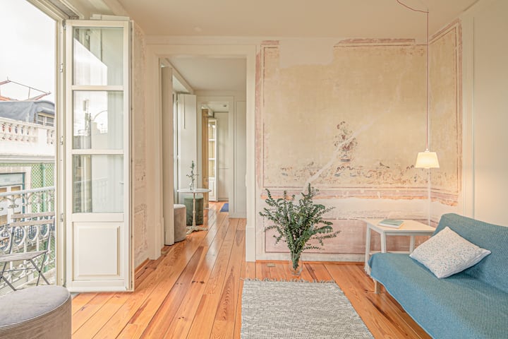 Antiga Casa Pessoa – The Balcony Apartment - Lisbon