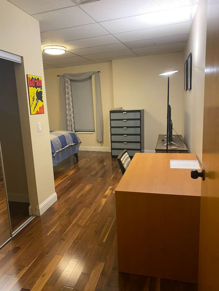 Walk To Downtown Pet-friendly Room Ground Floor - New Haven, CT