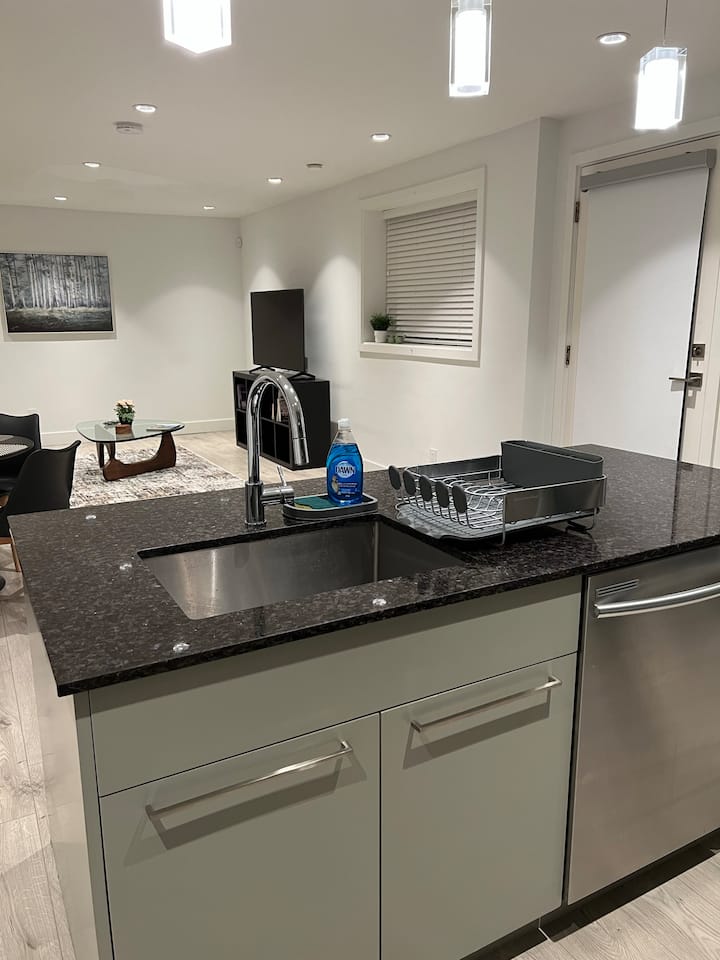 Modern 1 Bedroom Suite - British Columbia