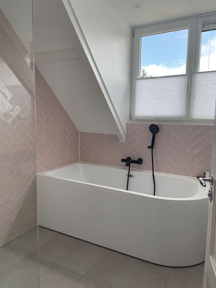 Privé Kamer Met Eigen Badkamer In ‘30 Woning - Zandvoort