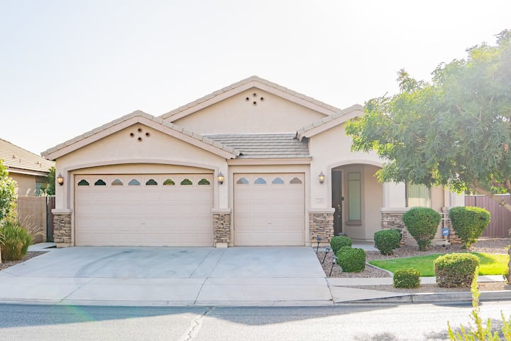 3-bedroom Home With Pool And Pool/ping Pong Table. - Glendale, AZ