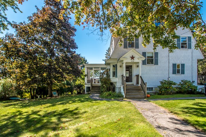 Beautiful Historic Home One Block To Village - Wolfeboro, NH