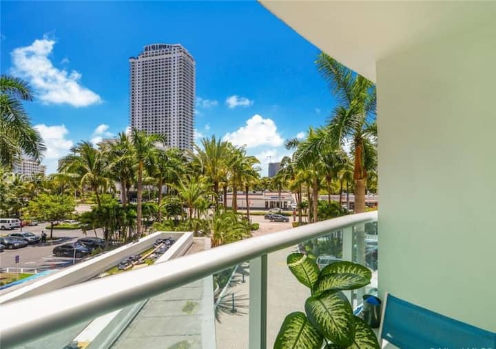 New One Bedroom Apartment With Miami Channel View - Hollywood, FL