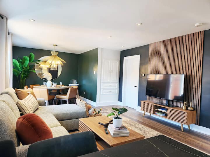 Hot Tub Oasis | 8 Mins To Dt Ottawa | Sleeps 10 - Ottawa