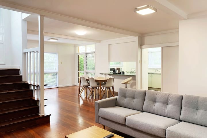 2-level Spacious 4br Family Home 10min Sthbank/cbd - Brisbane