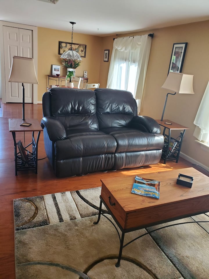 Harley's Hideaway - Cozy Furnished Apartment - State of New York