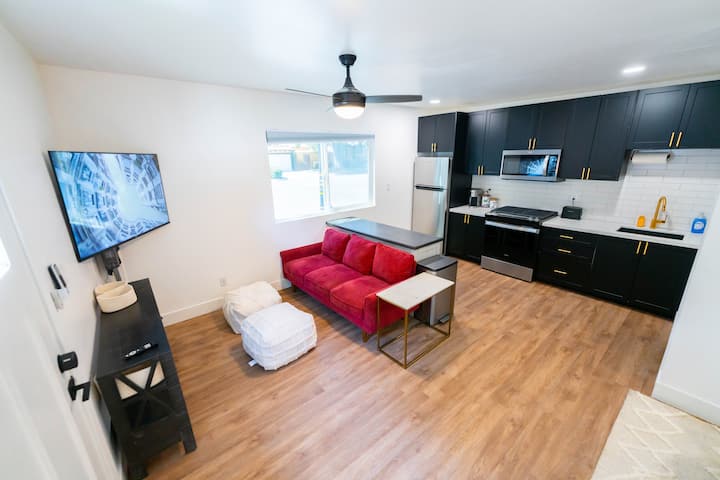 Newly Completed Private Guest House In Downtown. - Bakersfield, CA