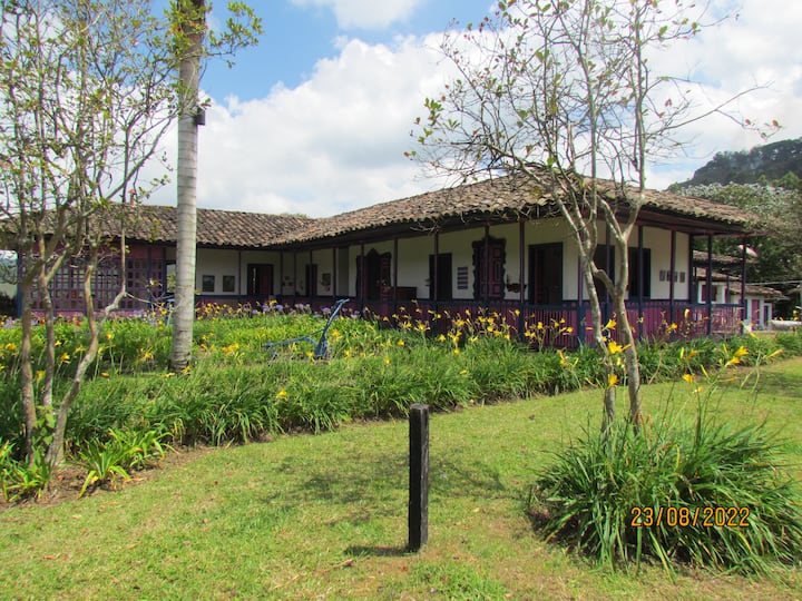 Hermosa Casa Campestre Ubicada En Cocora - Salento