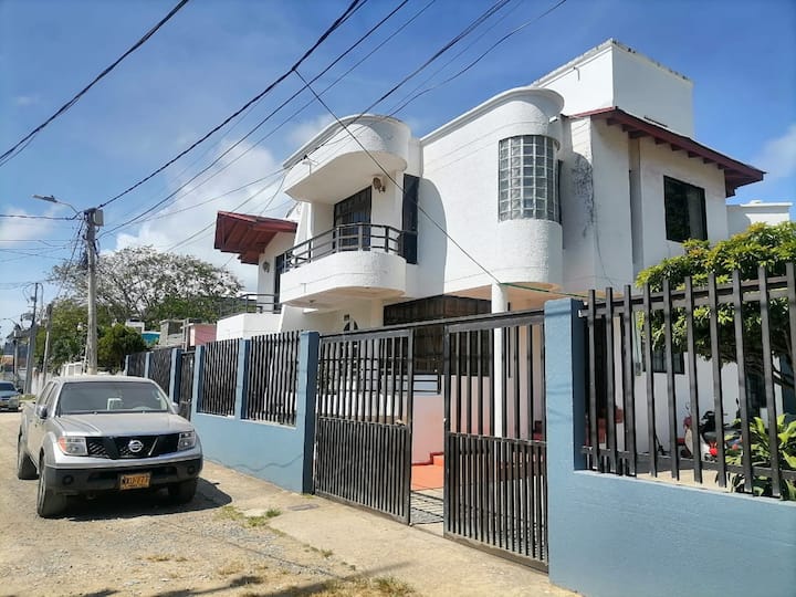 Hummingbird House Cozy And Centrally Accommodation - San Andrés