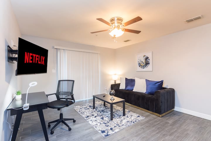 King Bed, Central Location Fast Wifi / Long Term - McAllen, TX