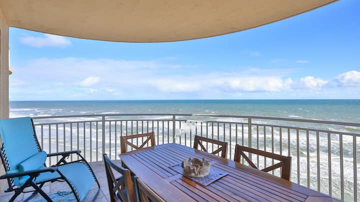 Large Beachfront Condo With Pool And Amenities - Daytona Beach Shores, FL