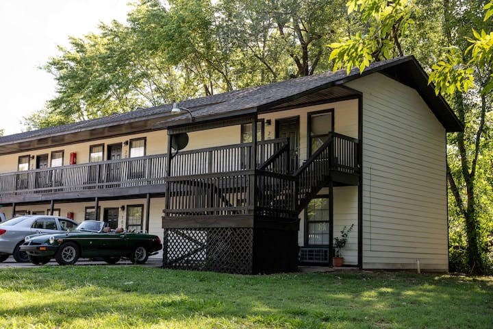 Group-friendly 6 Unit Stay | Central Free Parking - University of Arkansas, Fayetteville