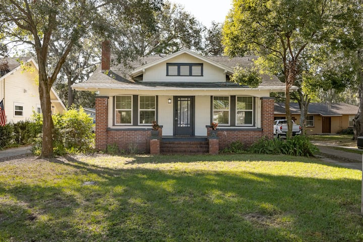 Charming Bungalow Steps Away From Medical Row - Lakeland, FL