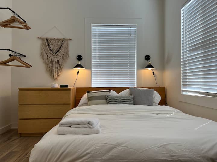 Sunny Upstairs Studio - Emeryville, CA