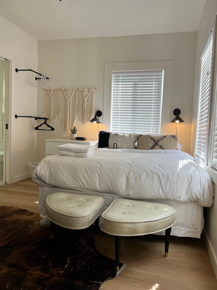 Cozy Sunny Studio Central Location - Emeryville, CA