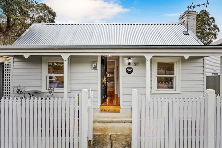 Meet Maggie May, The Cutest 1850s Miners Cottage. - Ballarat